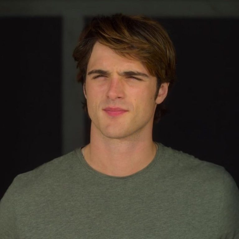 How Tall Is Jacob Elordi? Uncover His Height! - Perfectley