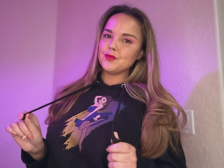Dillion Harper Age: Know How Old She Is! - Perfectley